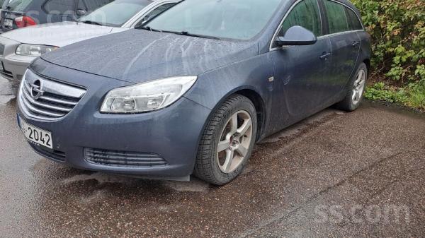 Blue Opel Insignia 2009 in Riga, with an engine capacity of 2.00 L and mileage of 340 thousand km for 1600 €, photo 1 on AUTOMOTO.COM.LV