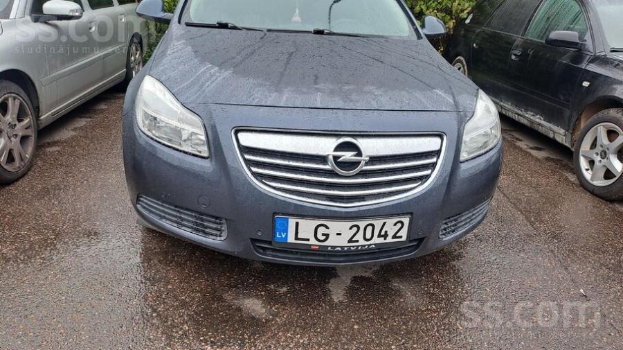 Blue Opel Insignia 2009 in Riga, with an engine capacity of 2.00 L and mileage of 340 thousand km for 1600 €, photo 3 on AUTOMOTO.COM.LV