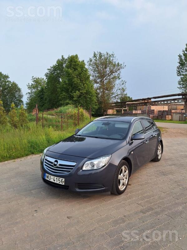 Blue Opel Insignia 2010 in Jelgava, with an engine capacity of 2.00 L and mileage of 433 thousand km for 1550 €, photo 1 on AUTOMOTO.COM.LV