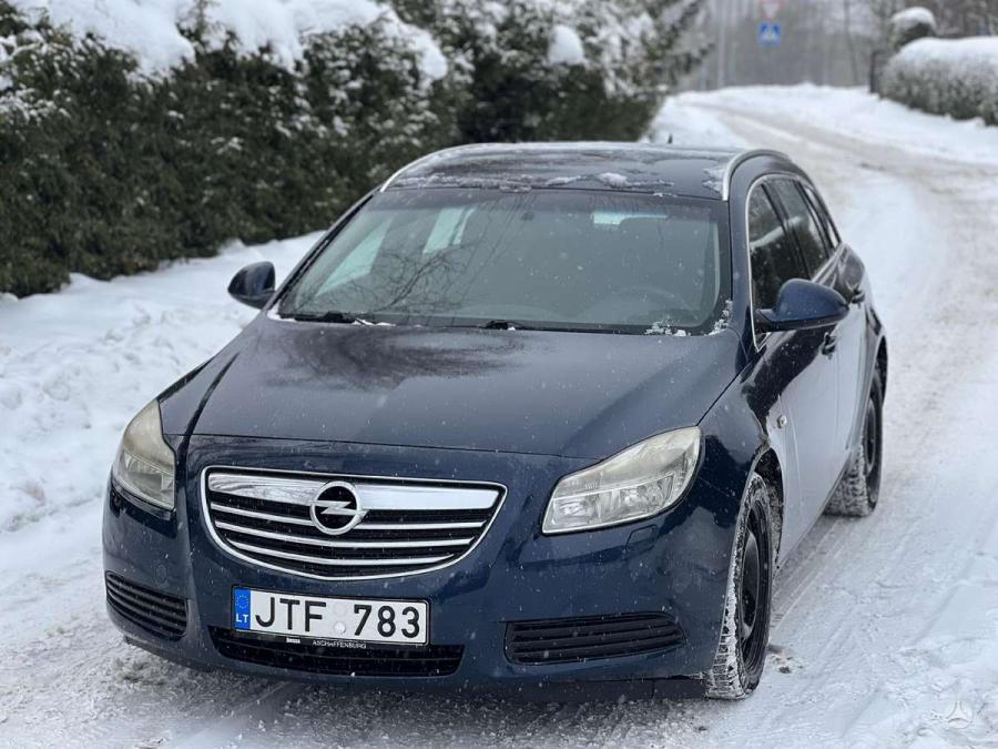 Blue Opel Insignia 2010 in Klaipeda, with an engine capacity of 2.00 L and mileage of 309 thousand km for 1750 €, photo 1 on AUTOMOTO.COM.LV