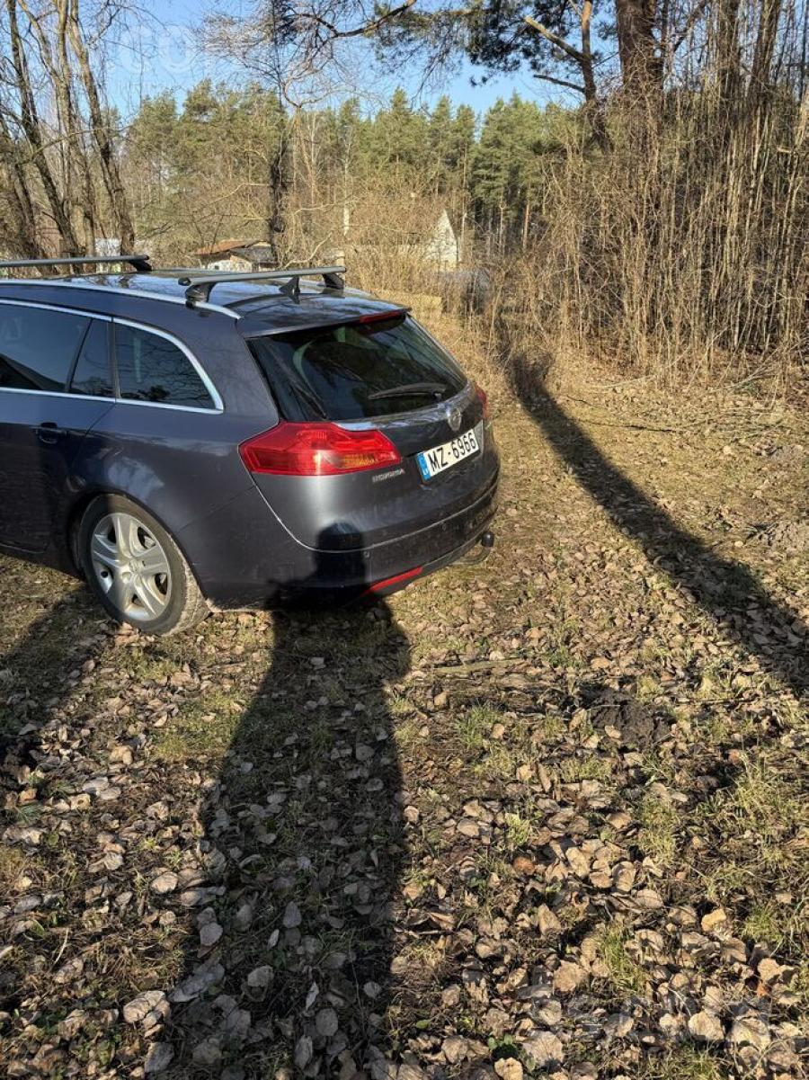 Blue Opel Insignia 2010 in Riga, with an engine capacity of 2.00 L and mileage of 341 thousand km for 3000 €, photo 1 on AUTOMOTO.COM.LV