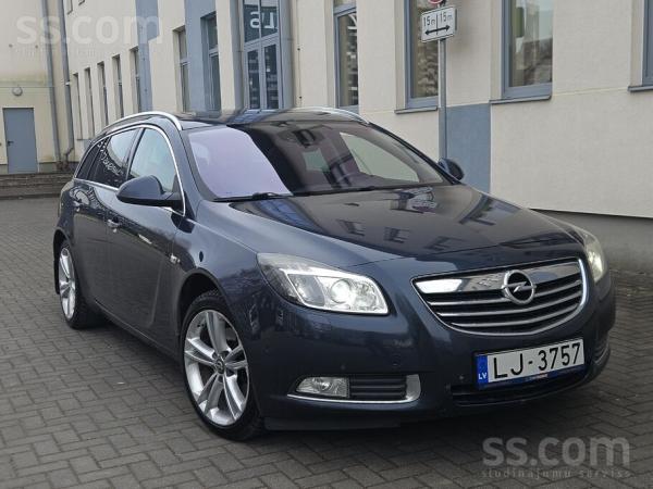 Blue Opel Insignia 2010 in Jelgava, with an engine capacity of 2.00 L and mileage of 329 thousand km for 2900 €, photo 1 on AUTOMOTO.COM.LV