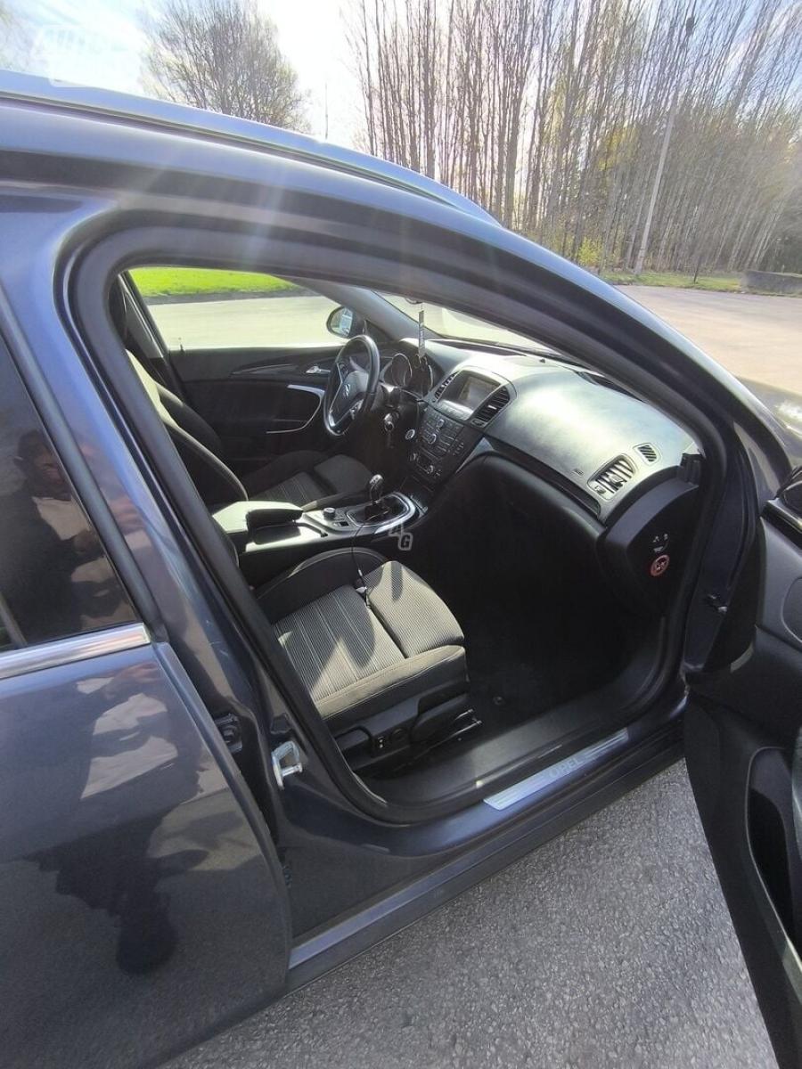 Blue Opel Insignia 2010 in Panevezys, with an engine capacity of 2.00 L and mileage of 227 thousand km for 3499 €, photo 7 on AUTOMOTO.COM.LV
