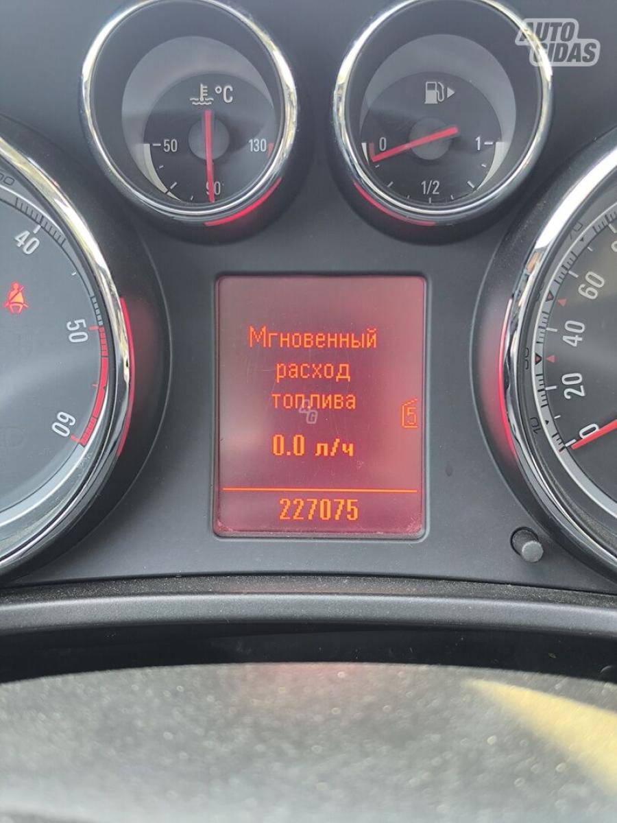 Blue Opel Insignia 2010 in Panevezys, with an engine capacity of 2.00 L and mileage of 227 thousand km for 3499 €, photo 18 on AUTOMOTO.COM.LV