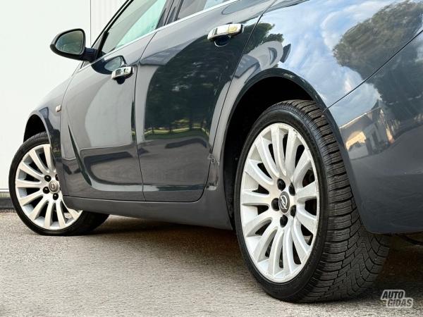 Blue Opel Insignia 2010 in Kaunas, with an engine capacity of 2.00 L and mileage of 269 thousand km for 3500 €, photo 5 on AUTOMOTO.COM.LV