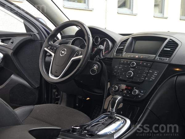 Blue Opel Insignia 2010 in Jelgava, with an engine capacity of 2.00 L and mileage of 329 thousand km for 2900 €, photo 9 on AUTOMOTO.COM.LV