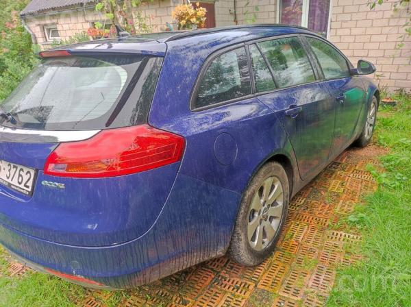 Blue Opel Insignia 2010 in Bauska, with an engine capacity of 2.00 L and mileage of 233 thousand km for 2399 €, photo 4 on AUTOMOTO.COM.LV