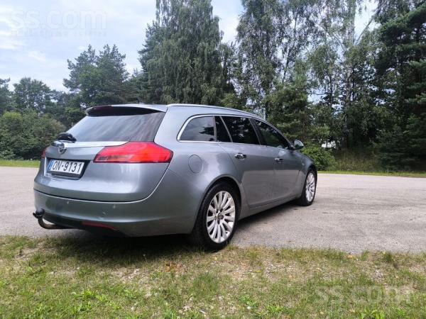 Blue Opel Insignia 2010 in Jurmala, with an engine capacity of 2.00 L and mileage of 291 thousand km for 2200 €, photo 4 on AUTOMOTO.COM.LV