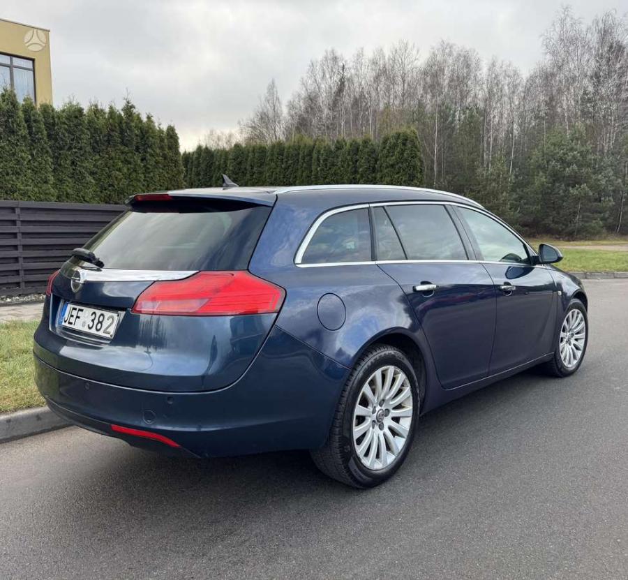 Blue Opel Insignia 2011 in Vilnius, with an engine capacity of 1.96 L and mileage of 291 thousand km for 3500 €, photo 3 on AUTOMOTO.COM.LV