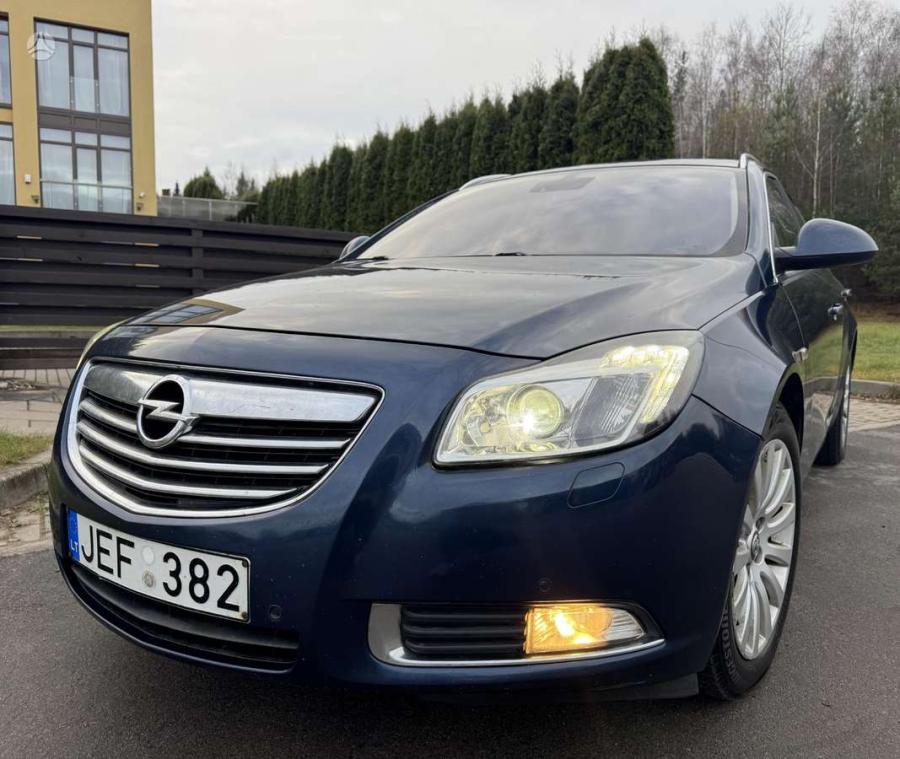 Blue Opel Insignia 2011 in Vilnius, with an engine capacity of 1.96 L and mileage of 291 thousand km for 3500 €, photo 7 on AUTOMOTO.COM.LV