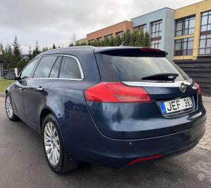 Blue Opel Insignia 2011 in Vilnius, with an engine capacity of 1.96 L and mileage of 291 thousand km for 3500 €, photo 8 on AUTOMOTO.COM.LV