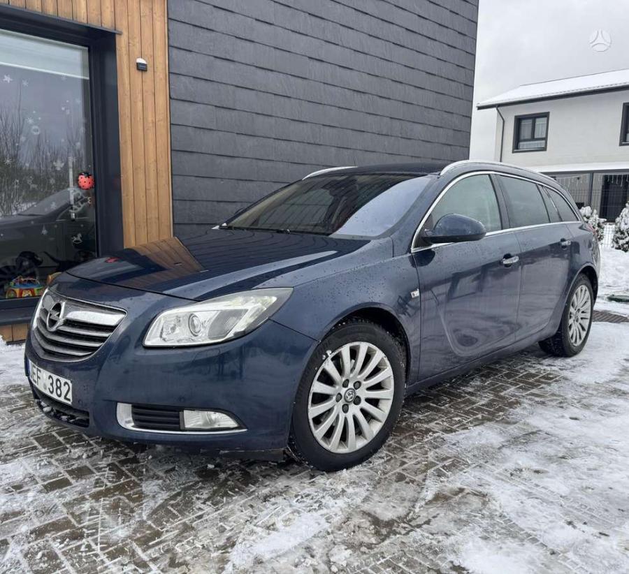Blue Opel Insignia 2011 in Vilnius, with an engine capacity of 1.96 L and mileage of 291 thousand km for 3450 €, photo 1 on AUTOMOTO.COM.LV