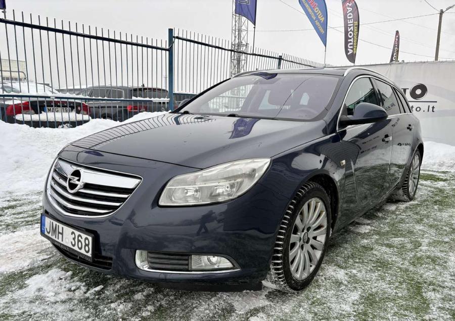 Blue Opel Insignia 2011 in Panevezys, with an engine capacity of 1.96 L and mileage of 302 thousand km for 3200 €, photo 1 on AUTOMOTO.COM.LV