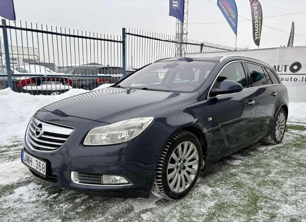Blue Opel Insignia 2011 in Panevezys, with an engine capacity of 1.96 L and mileage of 302 thousand km for 3200 €, photo 2 on AUTOMOTO.COM.LV