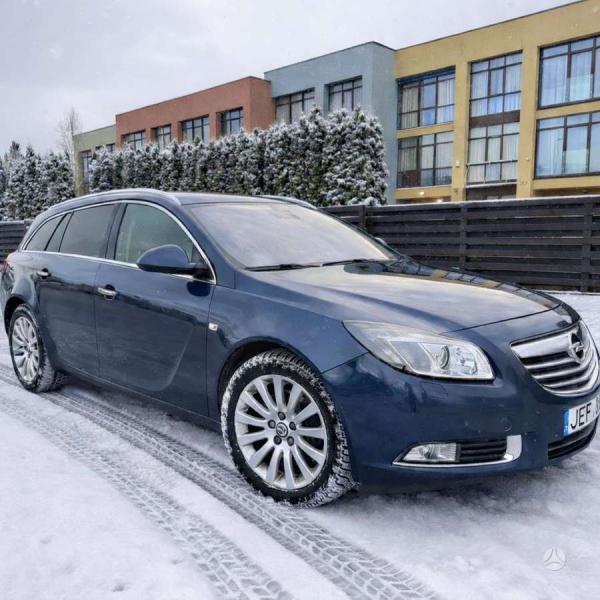 Blue Opel Insignia 2011 in Vilnius, with an engine capacity of 1.96 L and mileage of 291 thousand km for 3750 €, photo 2 on AUTOMOTO.COM.LV