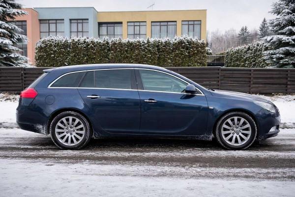 Blue Opel Insignia 2011 in Vilnius, with an engine capacity of 1.96 L and mileage of 291 thousand km for 3750 €, photo 6 on AUTOMOTO.COM.LV
