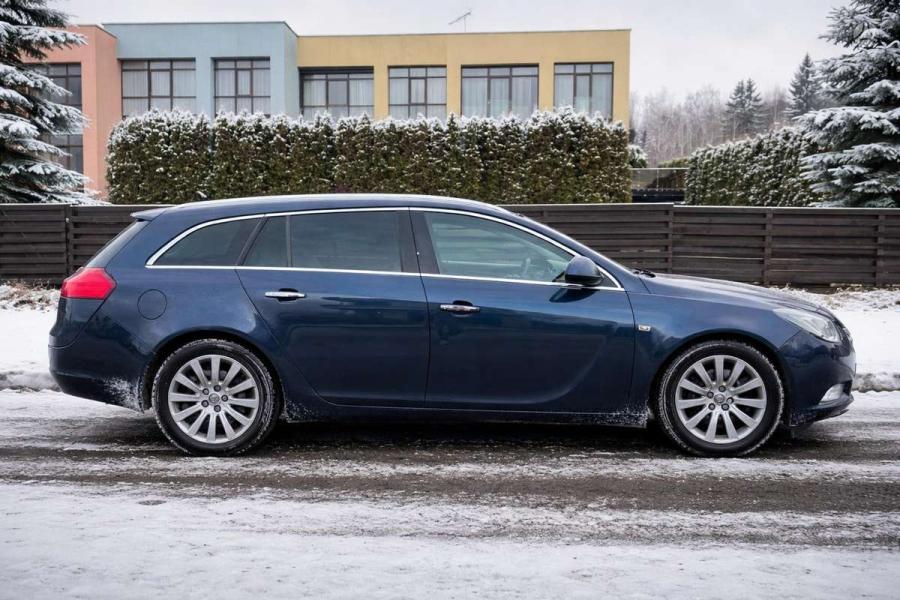 Blue Opel Insignia 2011 in Vilnius, with an engine capacity of 1.96 L and mileage of 291 thousand km for 3750 €, photo 6 on AUTOMOTO.COM.LV