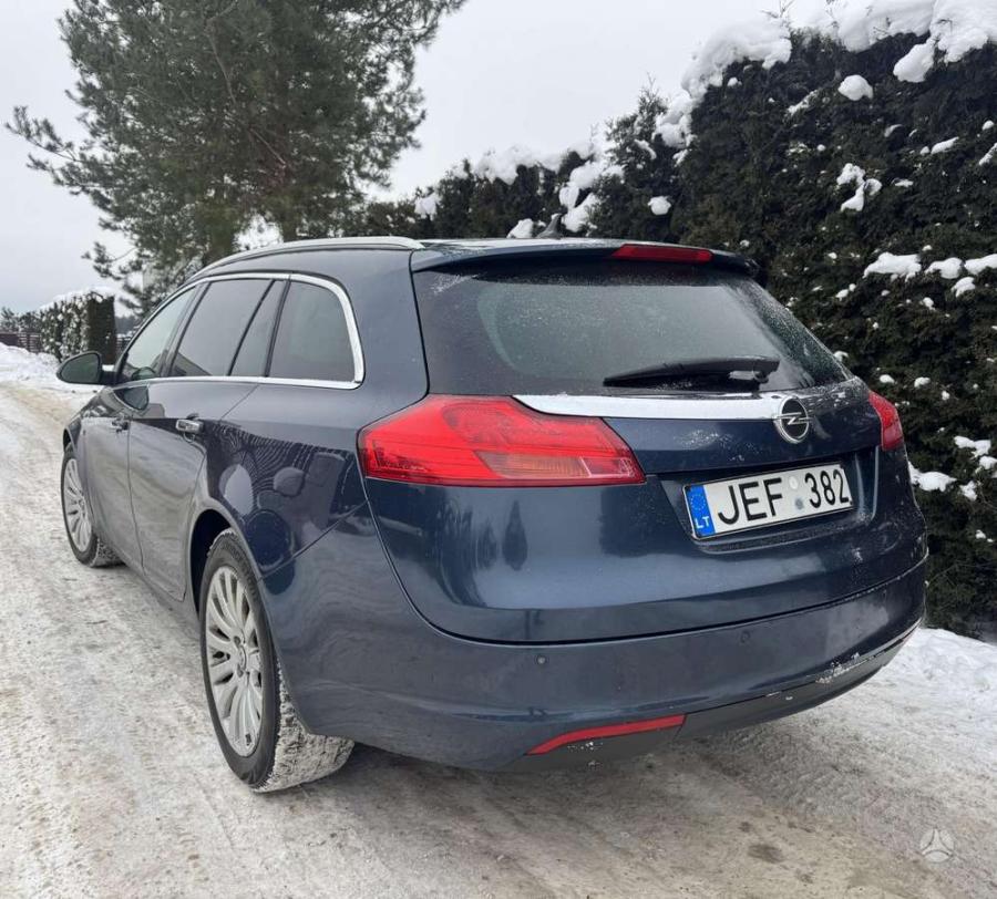 Blue Opel Insignia 2011 in Vilnius, with an engine capacity of 1.96 L and mileage of 291 thousand km for 3750 €, photo 8 on AUTOMOTO.COM.LV