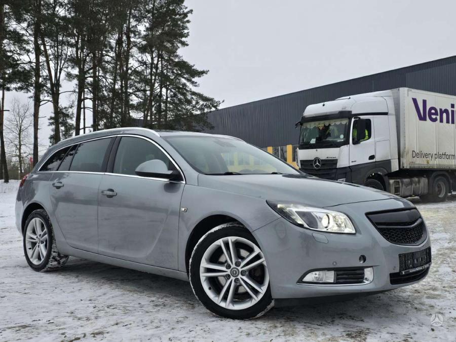 Blue Opel Insignia 2011 in Utena, with an engine capacity of 2.00 L and mileage of 250 thousand km for 2099 €, photo 1 on AUTOMOTO.COM.LV