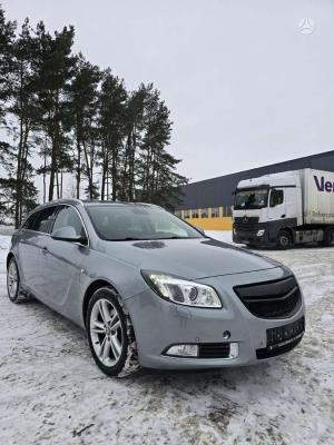 Blue Opel Insignia 2011 in Utena, with an engine capacity of 2.00 L and mileage of 250 thousand km for 2099 €, photo 10 on AUTOMOTO.COM.LV