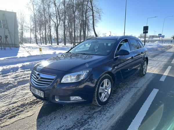 Blue Opel Insignia 2011 in Ukmerge, with an engine capacity of 2.00 L and mileage of 389 thousand km for 1950 €, photo 1 on AUTOMOTO.COM.LV
