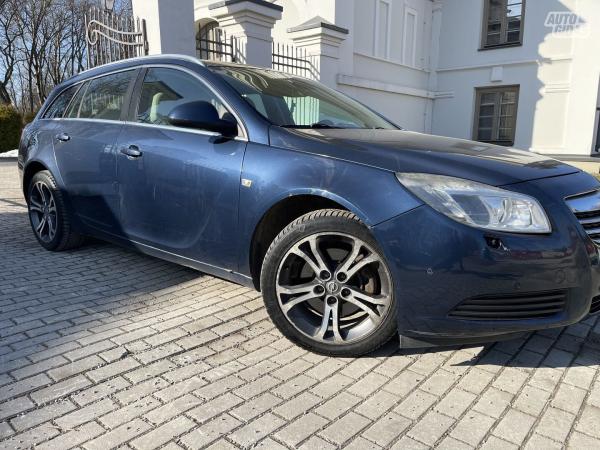 Blue Opel Insignia 2011 in Vilnius, with an engine capacity of 2.00 L and mileage of 240 thousand km for 2400 €, photo 1 on AUTOMOTO.COM.LV