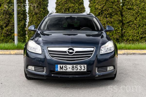 Blue Opel Insignia 2011 in Jelgava, with an engine capacity of 2.00 L and mileage of 309 thousand km for 3300 €, photo 2 on AUTOMOTO.COM.LV