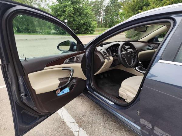 Blue Opel Insignia 2011 in Radviliskis, with an engine capacity of 1.96 L and mileage of 276 thousand km for 3200 €, photo 7 on AUTOMOTO.COM.LV