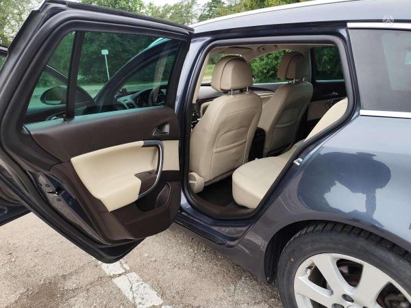 Blue Opel Insignia 2011 in Radviliskis, with an engine capacity of 1.96 L and mileage of 276 thousand km for 3200 €, photo 9 on AUTOMOTO.COM.LV