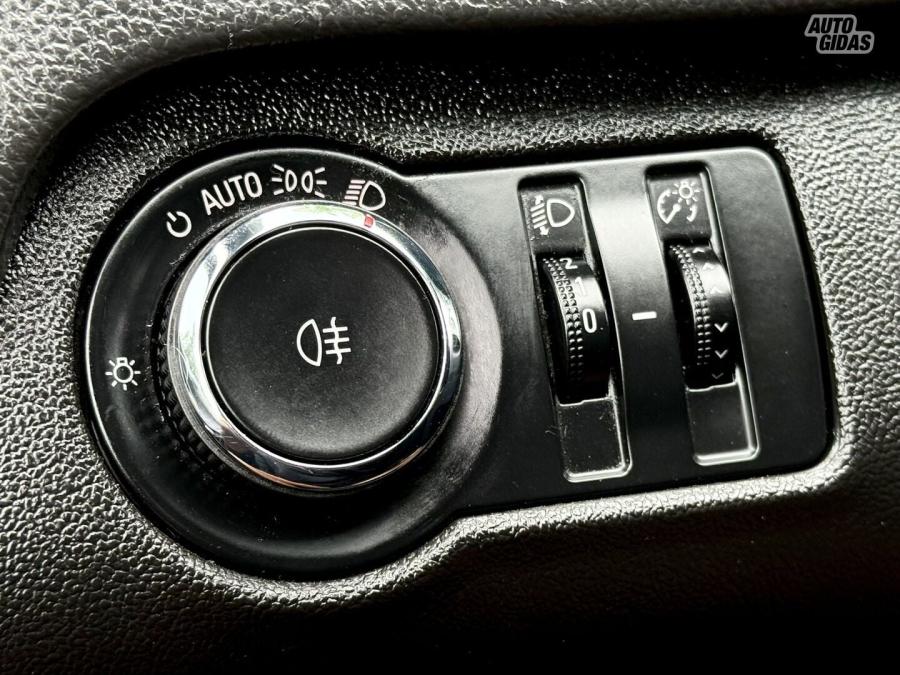 Zils Opel Insignia 2011 Kauņa, ar dzinēja tilpumu 2.00 L un nobraukumu 229 tūkst. km par 3500 €, foto 13 vietnē AUTOMOTO.COM.LV