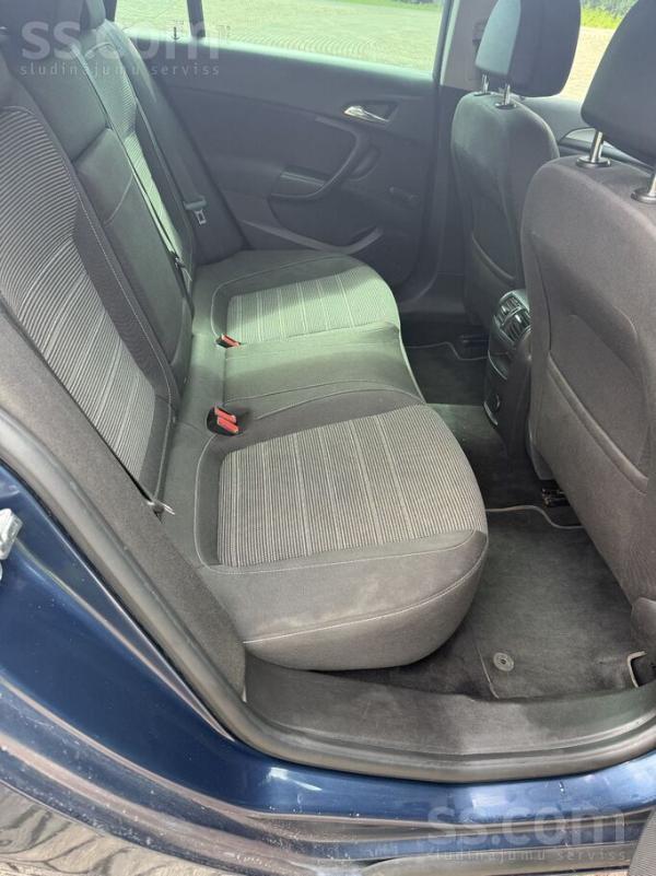 Zils Opel Insignia 2011 Jelgava, ar dzinēja tilpumu 2.00 L un nobraukumu 442 tūkst. km par 2805 €, foto 10 vietnē AUTOMOTO.COM.LV
