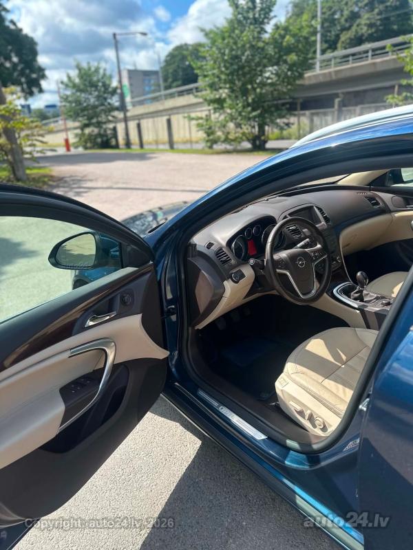 Blue Opel Insignia 2011 in Tallinn, with an engine capacity of 2.00 L and mileage of 261 thousand km for 5100 €, photo 5 on AUTOMOTO.COM.LV