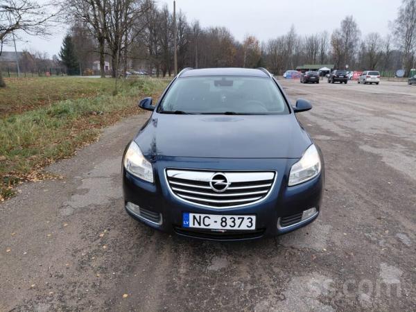 Blue Opel Insignia 2012 in Talsi, with an engine capacity of 2.00 L and mileage of 403 thousand km for 2950 €, photo 2 on AUTOMOTO.COM.LV