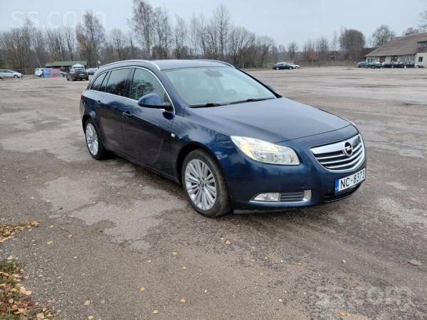 Blue Opel Insignia 2012 in Talsi, with an engine capacity of 2.00 L and mileage of 403 thousand km for 2950 €, photo 3 on AUTOMOTO.COM.LV