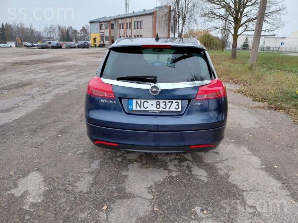 Blue Opel Insignia 2012 in Talsi, with an engine capacity of 2.00 L and mileage of 403 thousand km for 2950 €, photo 5 on AUTOMOTO.COM.LV