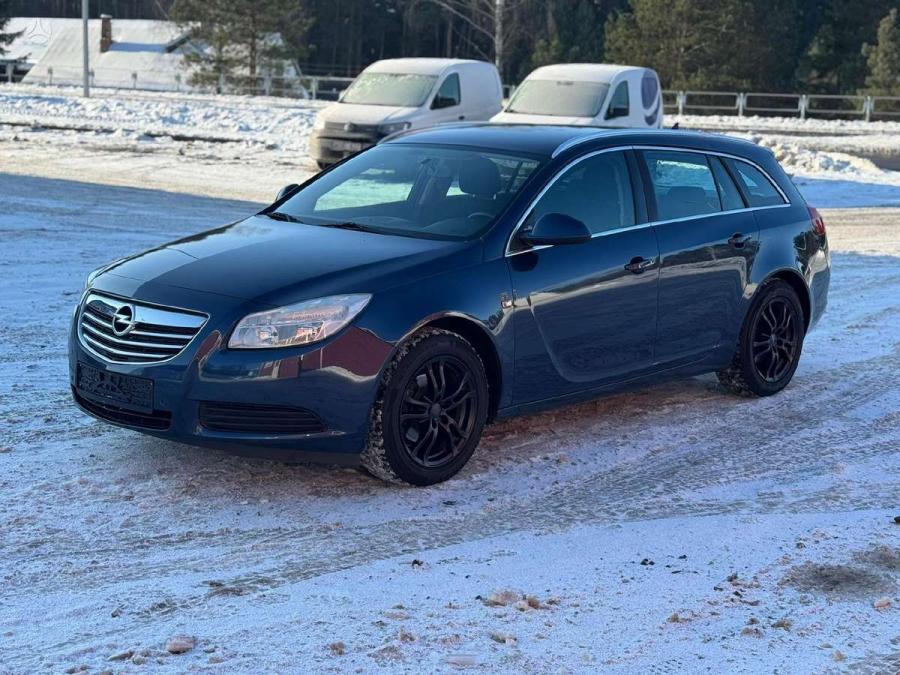 Blue Opel Insignia 2012 in Utena, with an engine capacity of 1.96 L and mileage of 250 thousand km for 2990 €, photo 1 on AUTOMOTO.COM.LV