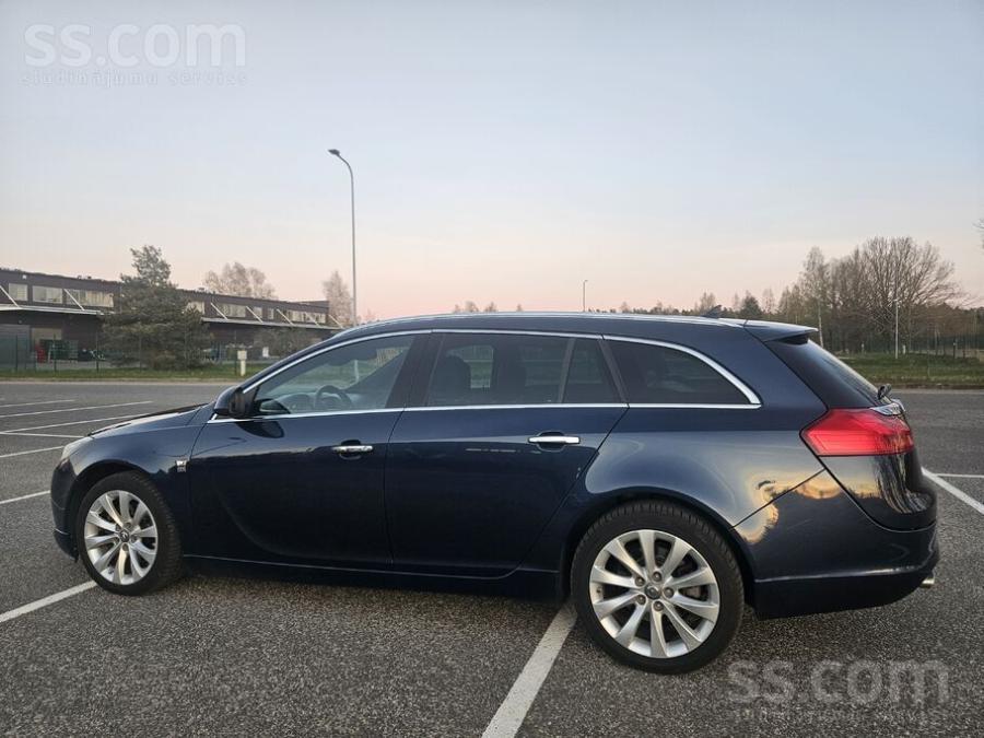 Blue Opel Insignia 2012 in Valmiera, with an engine capacity of 2.00 L and mileage of 282 thousand km for 6000 €, photo 1 on AUTOMOTO.COM.LV