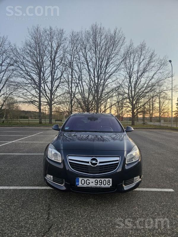 Blue Opel Insignia 2012 in Valmiera, with an engine capacity of 2.00 L and mileage of 282 thousand km for 6000 €, photo 2 on AUTOMOTO.COM.LV