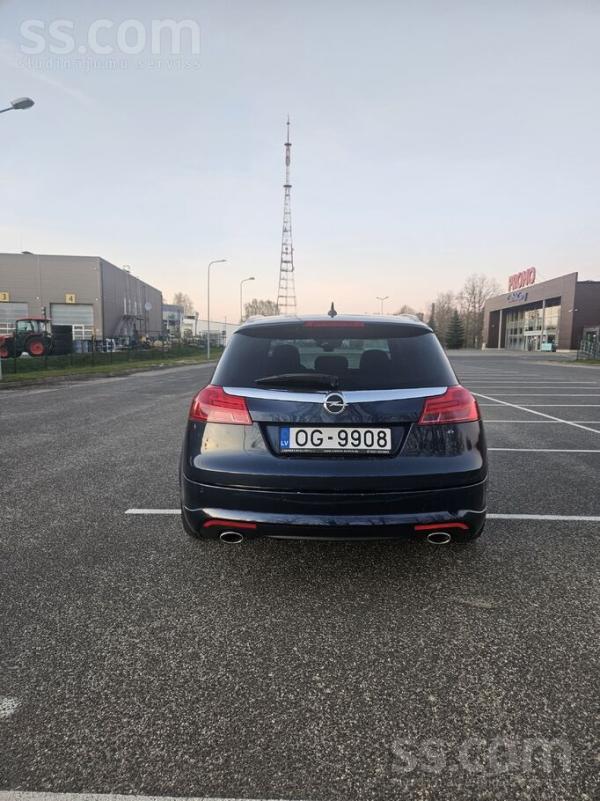 Blue Opel Insignia 2012 in Valmiera, with an engine capacity of 2.00 L and mileage of 282 thousand km for 6000 €, photo 4 on AUTOMOTO.COM.LV