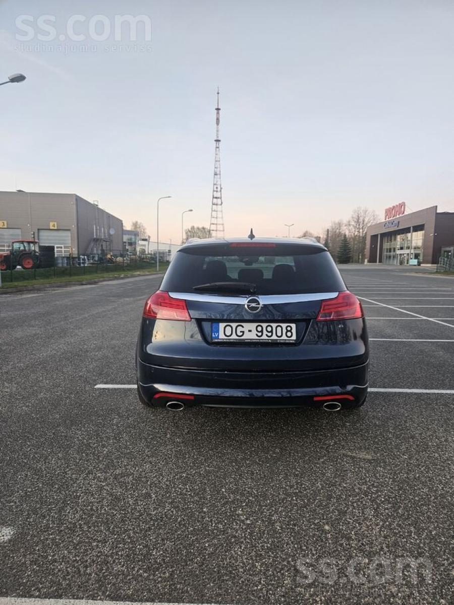Blue Opel Insignia 2012 in Valmiera, with an engine capacity of 2.00 L and mileage of 282 thousand km for 6000 €, photo 5 on AUTOMOTO.COM.LV