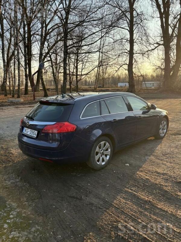 Blue Opel Insignia 2012 in Riga, with an engine capacity of 2.00 L and mileage of 287 thousand km for 2500 €, photo 3 on AUTOMOTO.COM.LV