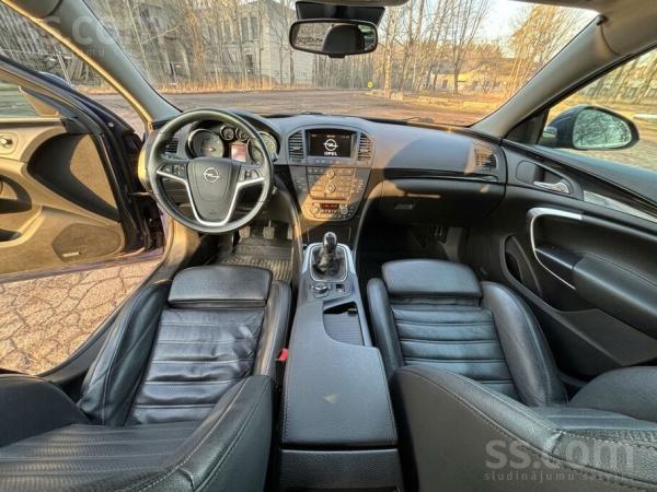Blue Opel Insignia 2012 in Riga, with an engine capacity of 2.00 L and mileage of 287 thousand km for 2500 €, photo 5 on AUTOMOTO.COM.LV
