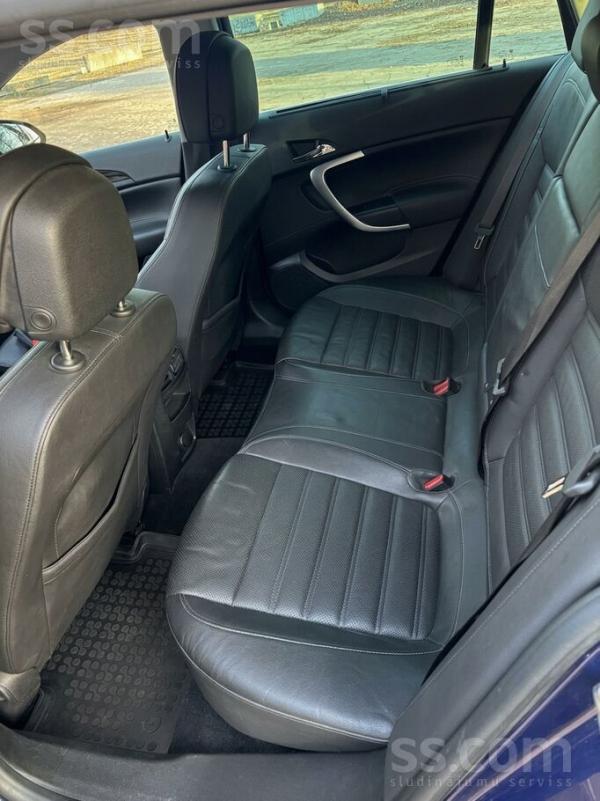 Blue Opel Insignia 2012 in Riga, with an engine capacity of 2.00 L and mileage of 287 thousand km for 2500 €, photo 6 on AUTOMOTO.COM.LV