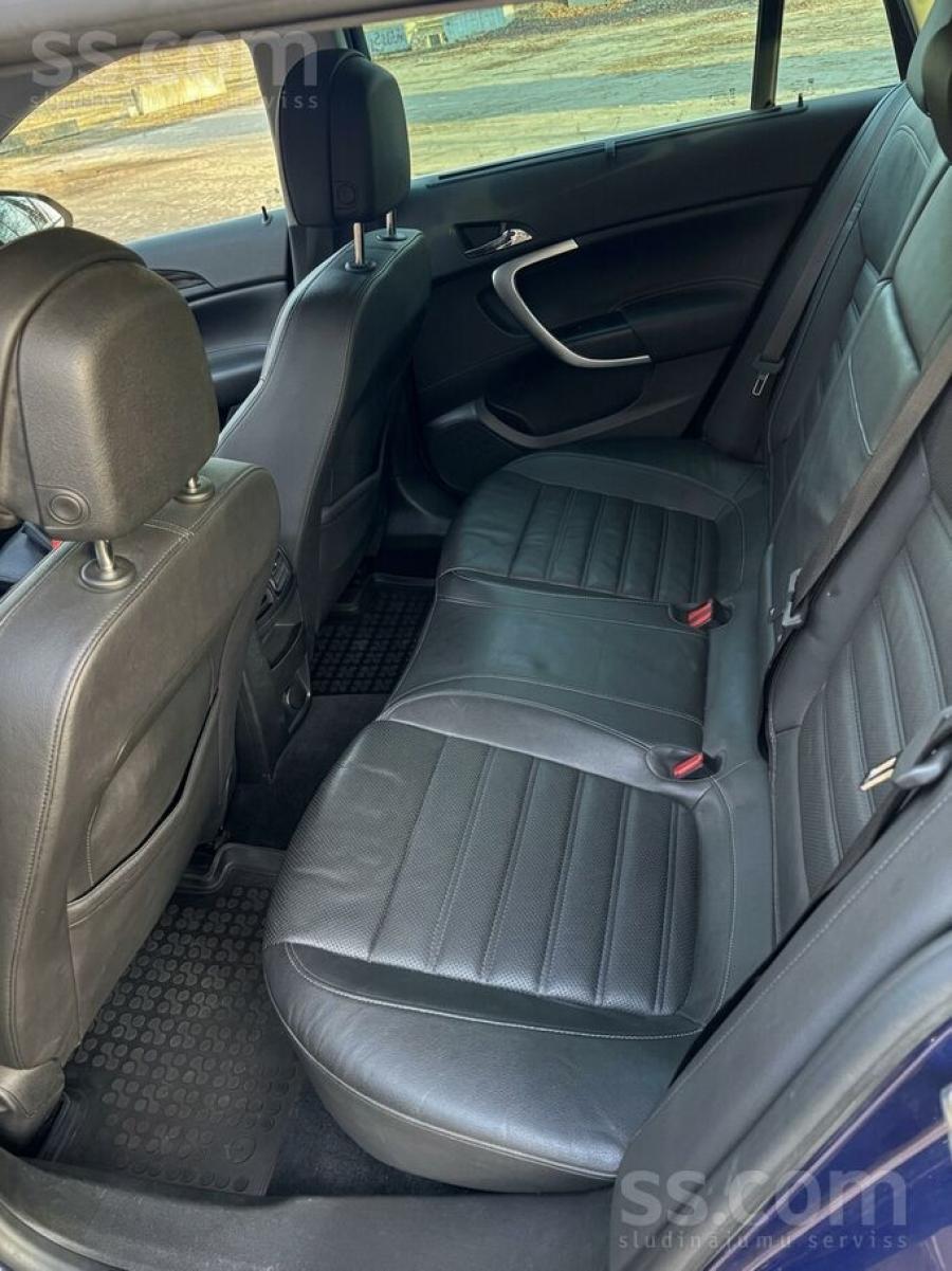 Blue Opel Insignia 2012 in Riga, with an engine capacity of 2.00 L and mileage of 287 thousand km for 2500 €, photo 7 on AUTOMOTO.COM.LV
