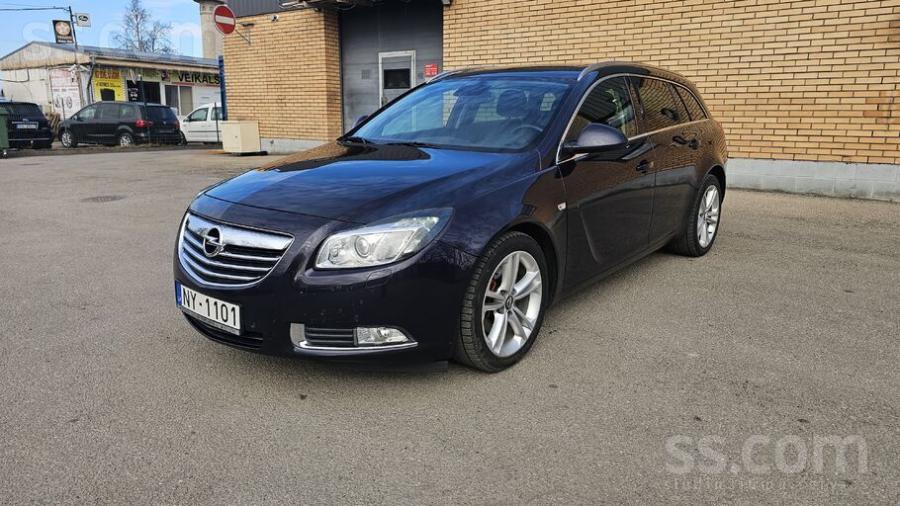 Blue Opel Insignia 2012 in Limbazi, with an engine capacity of 2.00 L and mileage of 310 thousand km for 3750 €, photo 1 on AUTOMOTO.COM.LV