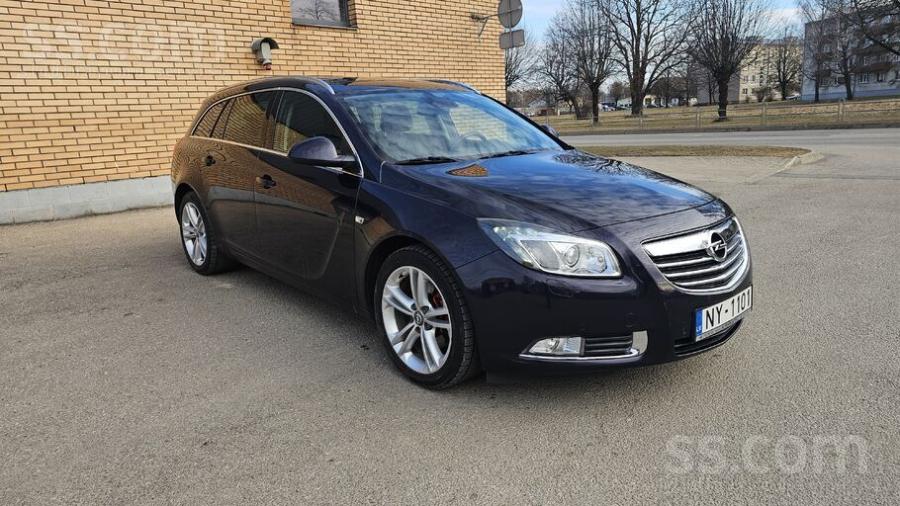 Blue Opel Insignia 2012 in Limbazi, with an engine capacity of 2.00 L and mileage of 310 thousand km for 3750 €, photo 4 on AUTOMOTO.COM.LV