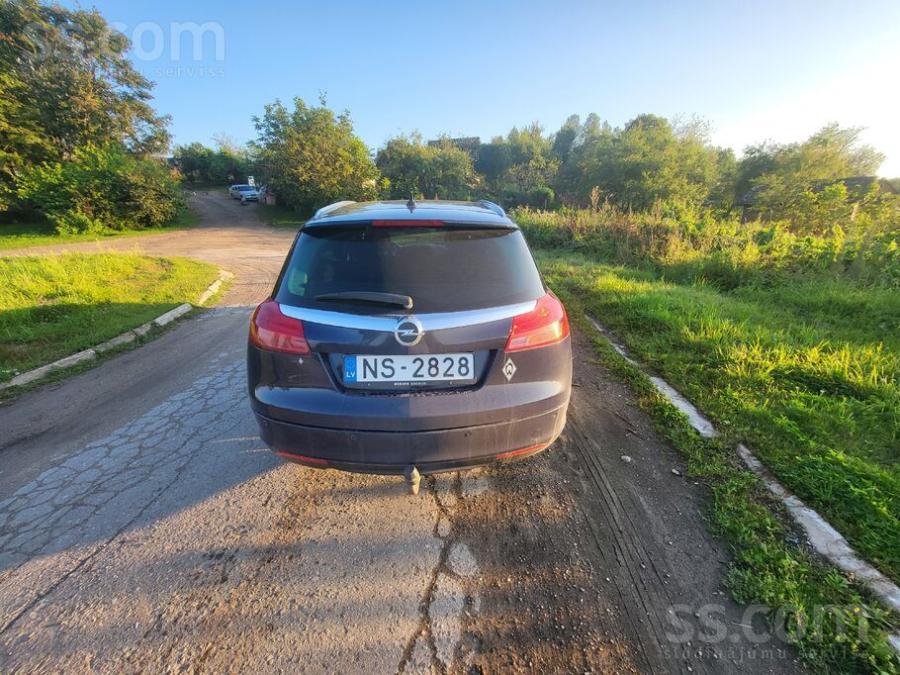 Синий Опель Инсигния 2012 в Мадона, объемом двигателя 2.00 л и пробегом 311 тыс. км за 4000 €, фото 4 на AUTOMOTO.COM.LV