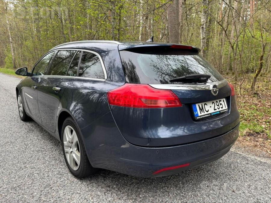 Zils Opel Insignia 2013 Rīga, ar dzinēja tilpumu 2.00 L un nobraukumu 290 tūkst. km par 3800 €, foto 1 vietnē AUTOMOTO.COM.LV