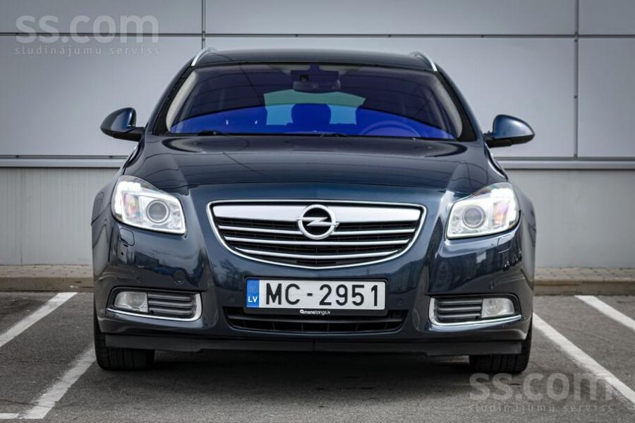 Blue Opel Insignia 2013 in Riga, with an engine capacity of 2.00 L and mileage of 0 thousand km for 4950 €, photo 3 on AUTOMOTO.COM.LV