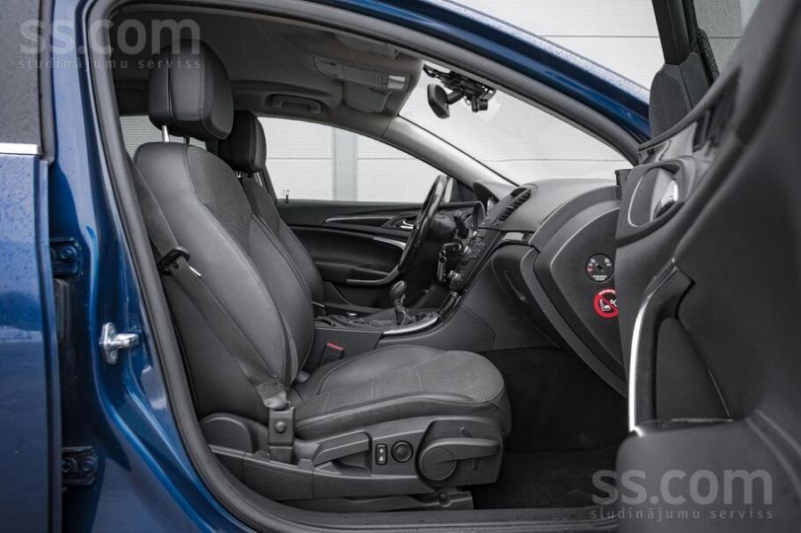 Blue Opel Insignia 2013 in Riga, with an engine capacity of 2.00 L and mileage of 0 thousand km for 4950 €, photo 10 on AUTOMOTO.COM.LV